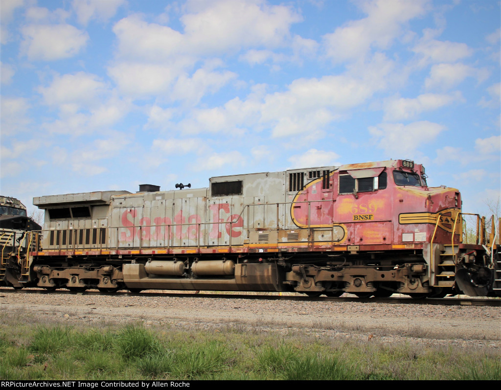 BNSF 689